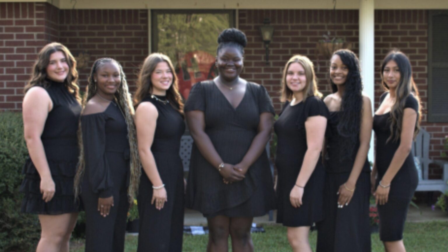 Hermitage Announces The 2025 Homecoming Court - Saline River News