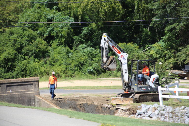 Warren and ArDOT Crews Address Town Branch Issues - Saline River News